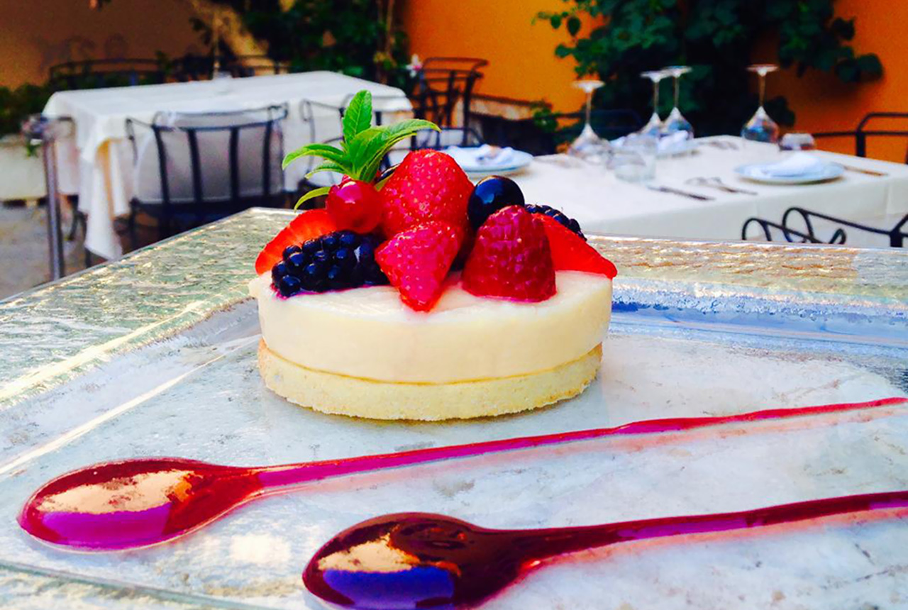 Τάρτα λεμονιού με φρέσκα berries - NIKOS PATSIORAS